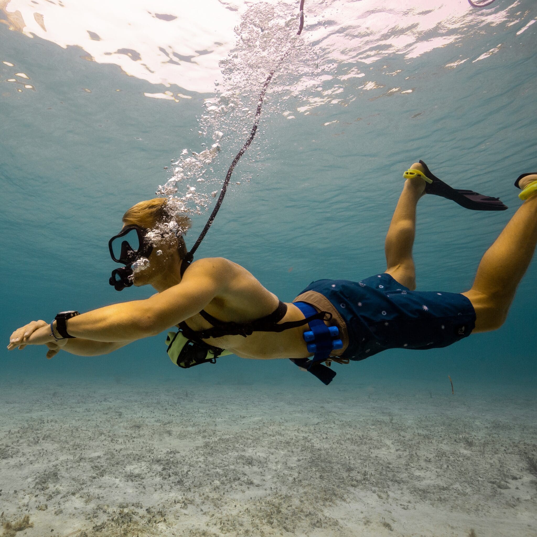 Underwater Breathing Equipment: SCUBA vs. Tankless in 2025